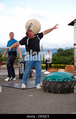 Iñaki and Ignacio Perurena, Harrijasotzaile (stone lifting), Basque ...