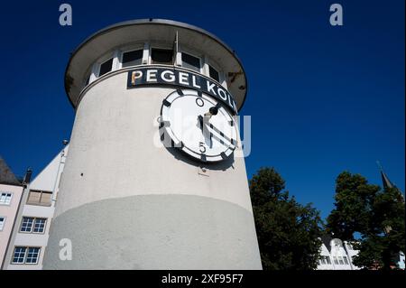 The historical water gauge in Cologne from the 1950s with a mechanical ...
