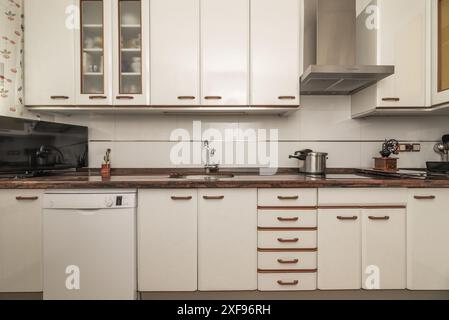Modern kitchens are a reflection of innovation and technology in design ...