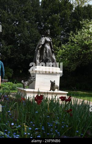 A statue of the late Queen Elizabeth II, the first to be commissioned ...