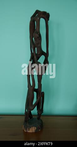 Makonde carving, Tanzania, Africa. The Makonde are a Bantu-speaking ...