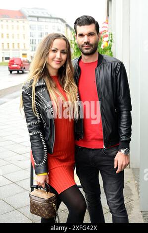 Delia Grösch und Mike Cees beim Mates Date Influencer Event auf der ...