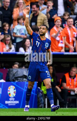 Cody Gakpo (Netherlands) celebrates after scoring his team's third goal ...