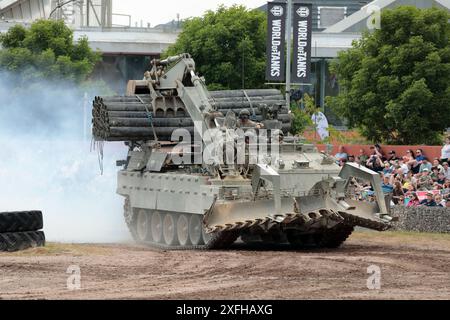 Trojan armoured engineer vehicle based on the Challenger 2 tank ...