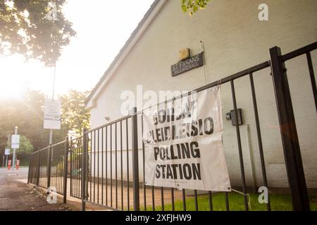 Cardiff, Wales, UK. 4th July, 2025. Oasis fans sing along to an Oasis ...