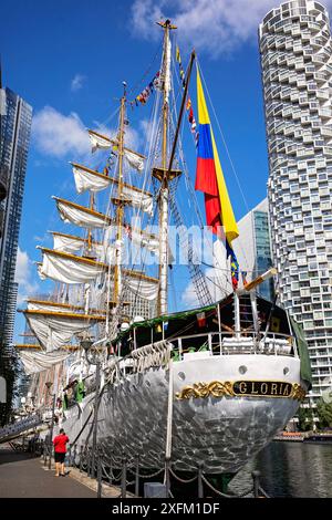Columbian Navy Training ship Gloria in South Dock Canary Wharf Stock ...