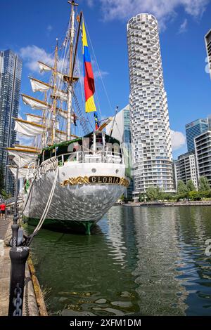 Columbian Navy Training ship Gloria in South Dock Canary Wharf Stock ...