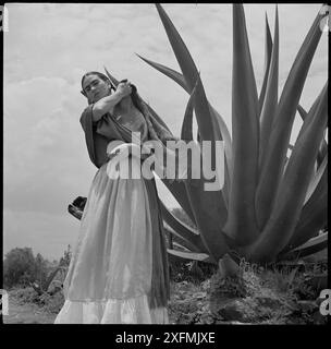 Frida Kahlo (Vogue US). Museum: © Condé Nast. Author: TONI FRISSELL ...