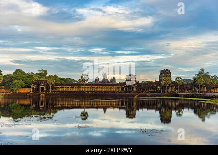 Angkor Wat temple with pool reflection Stock Photo - Alamy