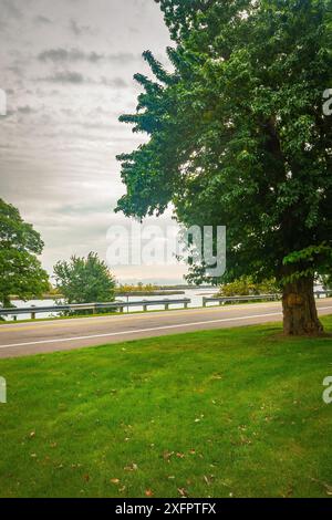 Scenic view of island in Detroit River south greenery Stock Photo - Alamy