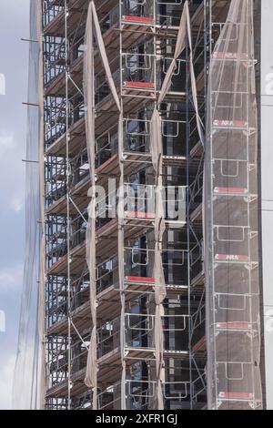 Scaffolding: Scaffolded high rise building (Germany Stock Photo - Alamy