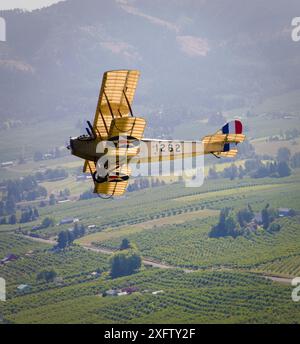 Curtiss Jenny flying over Hood River Valley, Oregon Stock Photo - Alamy