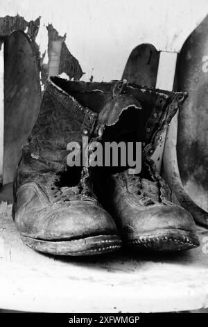 Old torn boots of leather Stock Photo - Alamy