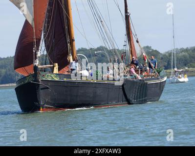 Bow view of Pudge Thames Sailing Barge on the River Orwell.Suffolk ...