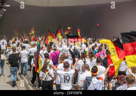 Deutscher Fanmarsch in Stuttgart zum Viertelfinale der UEFA Euro 2024 ...