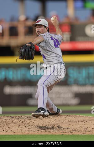 Fort Myers Mighty Mussels pitcher Eli Jones (25) delivers a pitch ...
