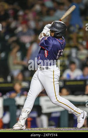 Bradenton Marauders Eddy Rodriguez (3) hits a walk-off home run during ...