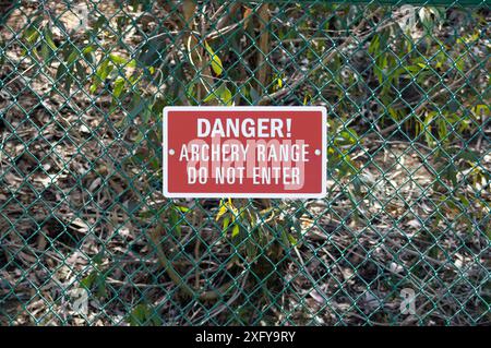 danger archery range do not enter sign Stock Photo - Alamy