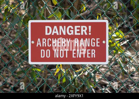danger archery range do not enter sign Stock Photo - Alamy