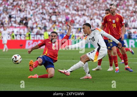 from left: Jamal Musiala, Daniel Elfadli, Nicolai Remberg (HSV Hamburg ...