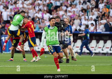 Nach Spielende Schlussjubel, freude bei Angelo Stiller (VfB Stuttgart ...