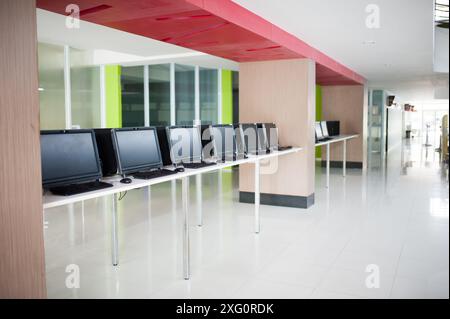 Computer Lab in technology center area Stock Photo - Alamy