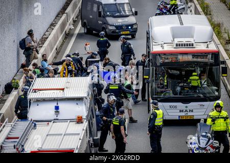THE HAGUE - A bus stop ROBIN UTRECHT /ANP netherlands out - belgium out ...