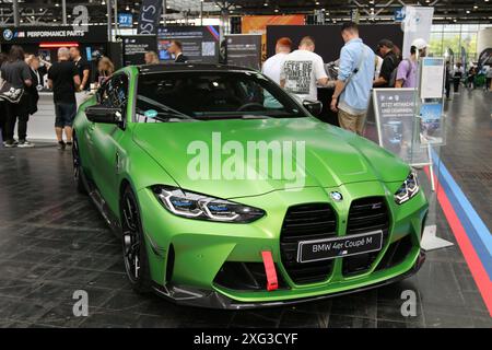 BMW M4 Competition Coupe G82, Baujahr 2024, Farbe: Individual Lack Grün ...