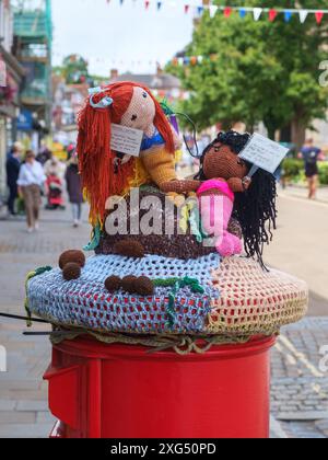 A WI crochet Post Box Topper in Henley-on-Thames town centre inspired ...