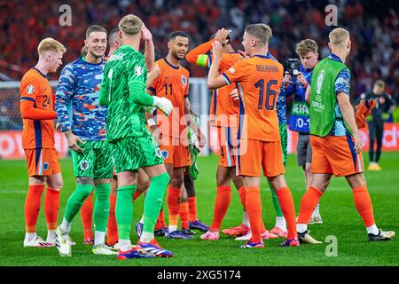 Niederlande jubelt ueber Sieg, Virgil van Dijk (Niederlande, #04), Bart Verbruggen (Niederlande ...