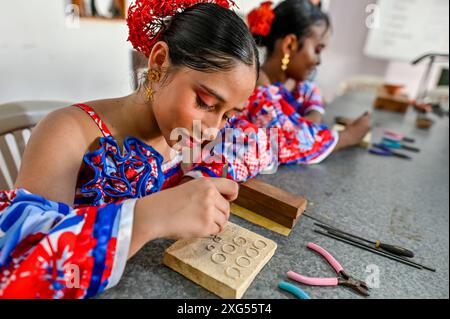 A woman in Mompox captivates the audience with her traditional folk ...