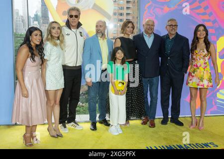 Dana Gaier, Chloe Fineman, Madison Polan, Will Ferrell, Kristen Wiig ...