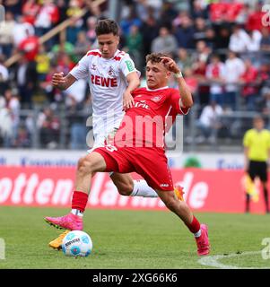 Denis Huseinbasic (Koeln) im Zweikampf mit Malik Hodroj (Siegen) Sportfreunde Siegen vs 1. FC ...