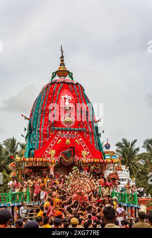 07 24 2007 Lord Balabhadra’s Chariot: Taladhwaja canopy color : green ...