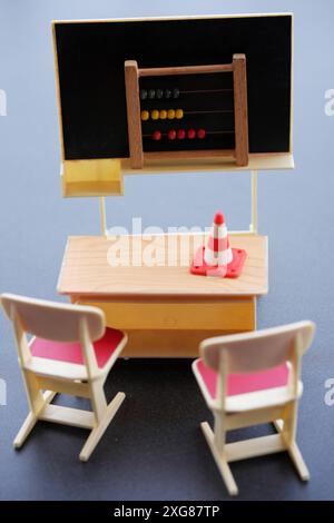 Symbol Schule GER, 20240707, Symbolbild Unterrichtsausfall an Schulen ...