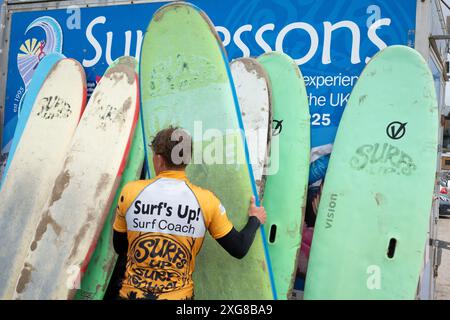 Surfing lessons in Cornwall Stock Photo - Alamy