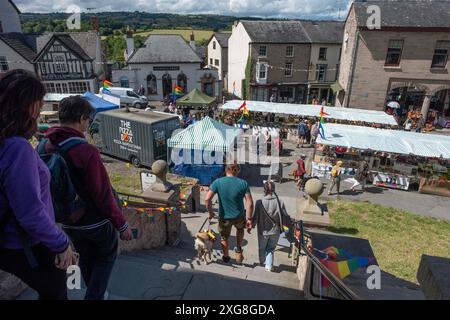 Saturday market in Hay-on-Wye, Wales, UK Stock Photo - Alamy