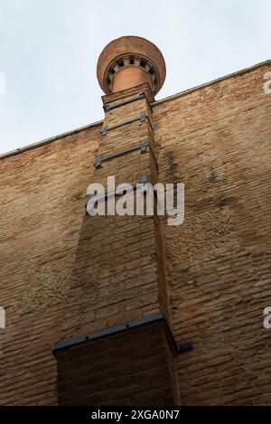 Venice - Italy: Ancient chimney at the backyard of a palazzo Stock ...