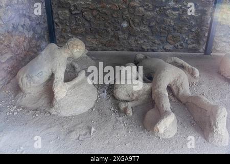 Plaster cast of the victims covered in ash Stock Photo - Alamy