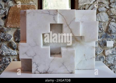 "Cross VIII, alabaster", 2000, Eduardo Chillida (1924-2002), Chillida ...
