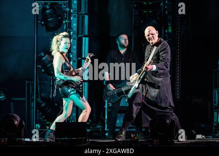 Kiki Wong and Billy Corgan of The Smashing Pumpkins perform on stage at ...