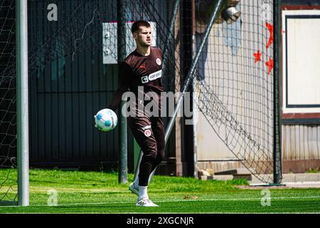 Ben Voll (FC St. Pauli, #01) GER, Hamburger SV vs. FC St. Pauli ...