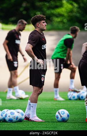 Philipp Treu (FC St. Pauli, #23), Andras Schaefer (1. FC Union Berlin ...