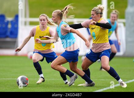 England's Aggie Beever-Jones (centre) and team-mates during a training ...
