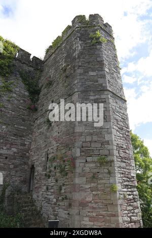 Brecon castle and the Castle Hotel Brecon Wales UK Stock Photo - Alamy