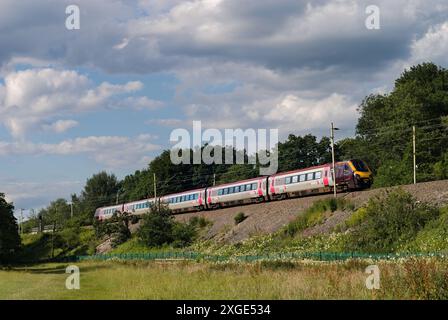 CrossCountry Class 221 Voyager diesel train approaching Leamington Spa ...