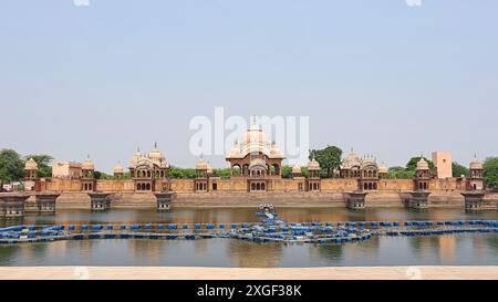 View of the cenotaph of Maharaja Suraj Mal and Kusum Sarovar, Govardhan ...