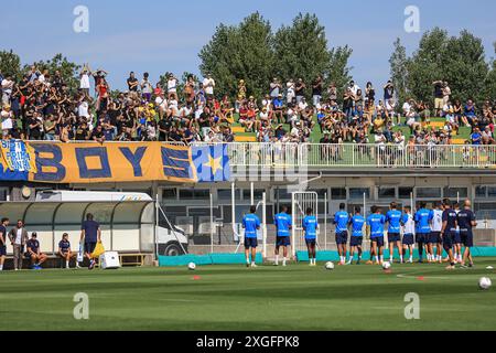 the Parma team greets its fans during ACF Fiorentina vs Parma Calcio ...