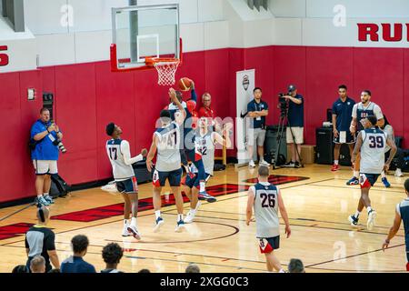 NBA Player Lebron James attempting layup Stock Photo - Alamy
