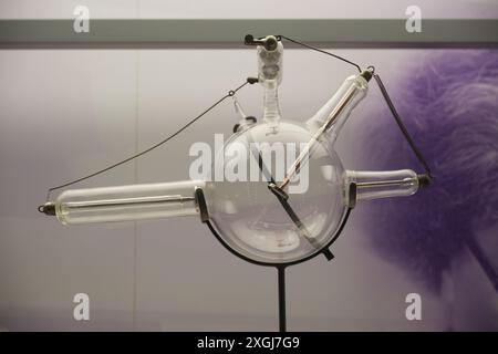 Coolidge tubes - These are vacuum tubes that produce x-rays and were ...